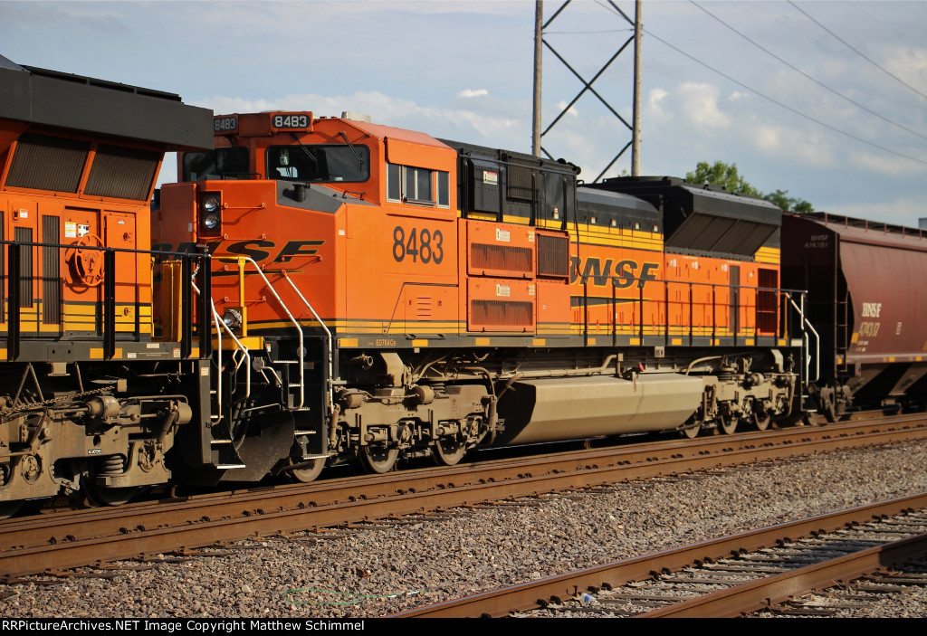 BNSF 8483